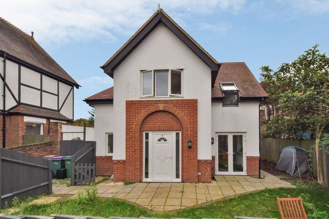 Limes Road Folkestone Ct19 3 Bedroom Detached House For Sale
