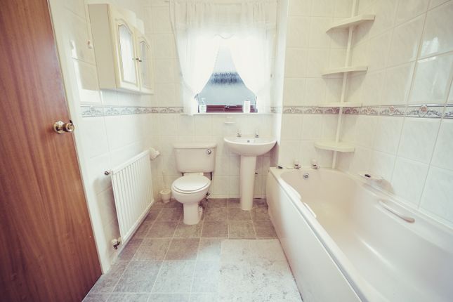 Park Street Lochgelly Ky5 2 Bedroom Detached Bungalow For Sale