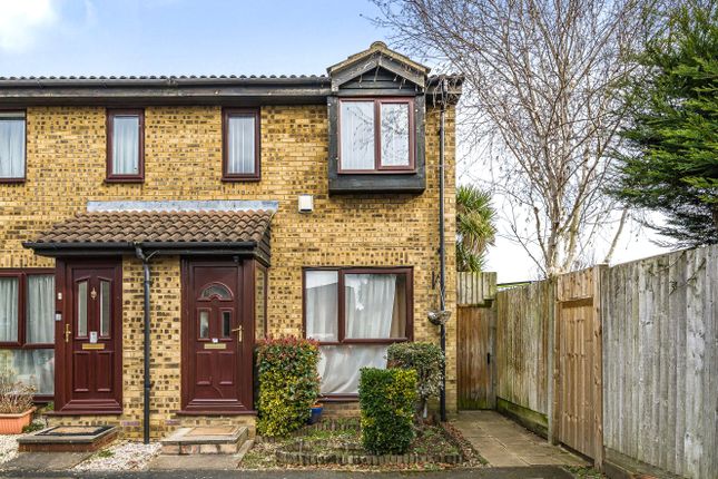 Tanners Close Walton On Thames Surrey Kt12 2 Bedroom End Terrace