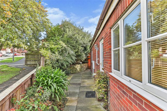 Larpool Lane, Whitby YO22, 2 bedroom bungalow for sale - 62626521 ...