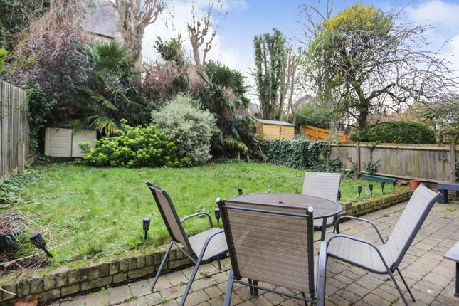 12 Bennett Park, Blackheath SE3, 2 bedroom flat for sale - 69057013 ...