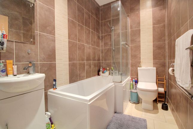 Russell Court, Roath, Cardiff CF24, 3 bedroom flat for sale - 55202180 ...