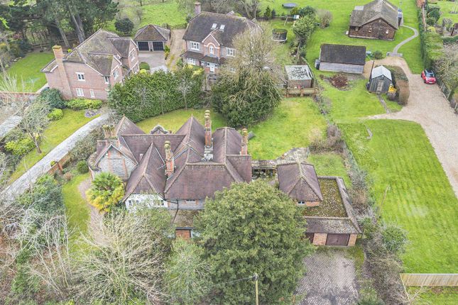 New Lane Hill, Tilehurst, Reading RG30, 6 bedroom detached house for ...