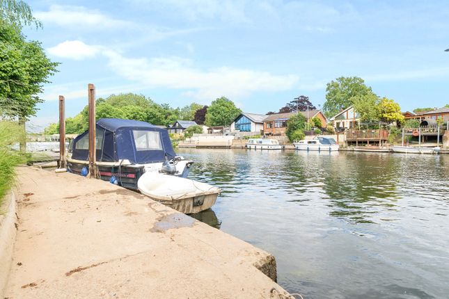 Hamm Court, Weybridge KT13, 3 bedroom detached house for sale ...