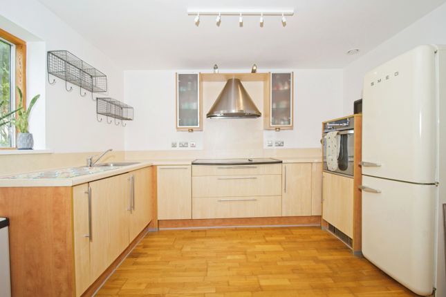 Henke Court, Cardiff, South Glamorgan CF10, 2 bedroom flat for sale ...
