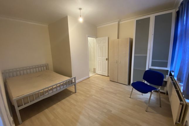 Rayners Lane, Pinner HA5, studio to rent - 58383623 | PrimeLocation