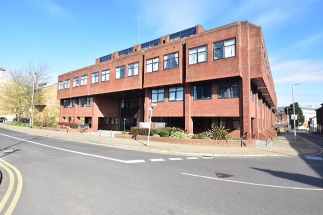 2 bed flat for sale in Flowers Way, Luton LU1 - Zoopla