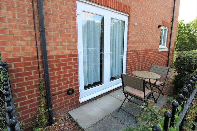 Crosse Courts, Laindon, Basildon SS15, 2 bedroom flat for sale ...