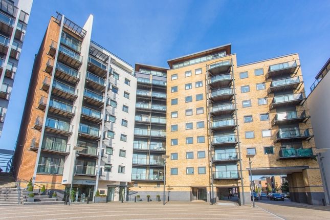 Boardwalk Place, Canary Wharf, London E14, 2 bedroom flat to rent ...