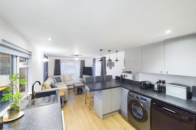 Warren Farm Home Park, Warren Lane, Woking, Surrey GU22, 2 bedroom ...