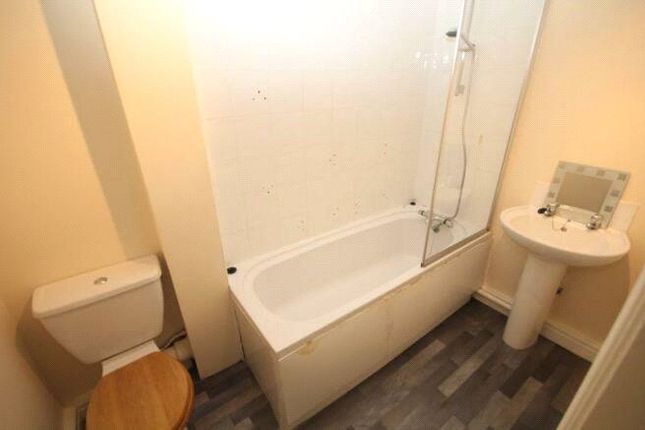 Heights Lane, Rochdale, Greater Manchester OL12, 2 bedroom flat for ...
