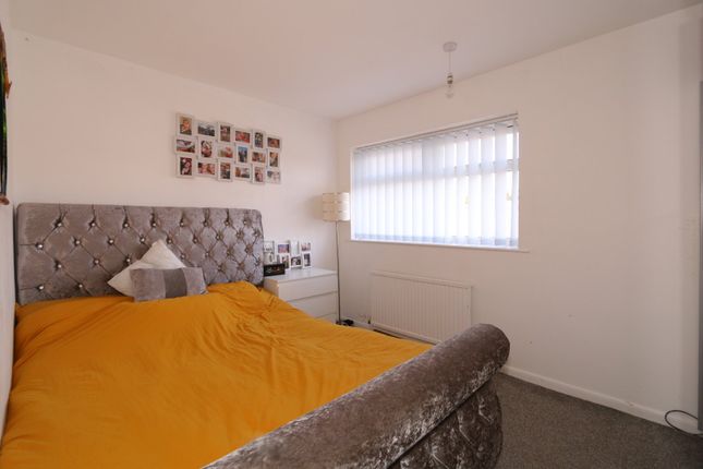 Hattersley Road East, Hyde, Greater Manchester SK14, 3 bedroom end ...