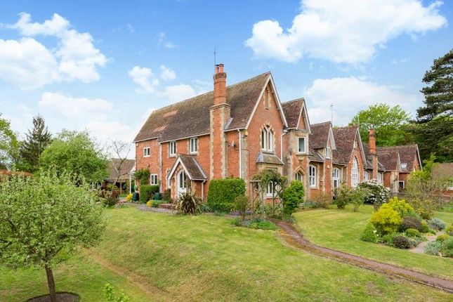 Homes for Sale in Envis Way, Fairlands, Guildford GU3 - Buy Property in ...