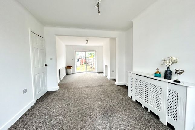 Conway Crescent Perivale Greenford Ub6 3 Bedroom Property To Rent