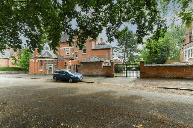 Cavendish Crescent South, The Park, Nottingham NG7, 2 bedroom flat for ...