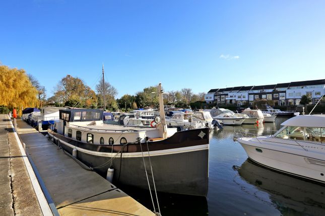 2 bed houseboat for sale in Chiswick Quay Marina, Chiswick W4 - Zoopla
