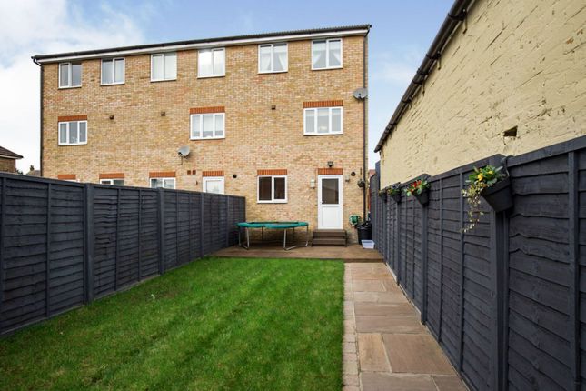 Montfort Road Strood Rochester Me2 3 Bedroom End Terrace House For