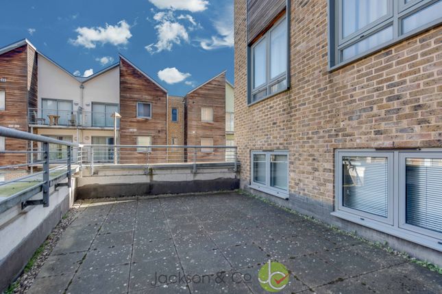 Quayside Drive, Colchester CO2, 2 bedroom flat for sale - 62624608 ...