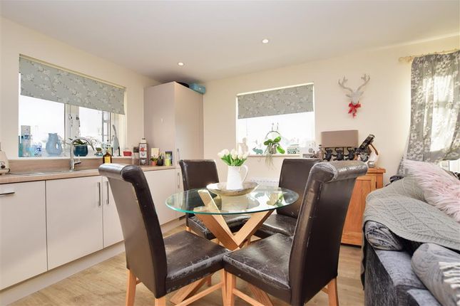 2 bed flat for sale in Bricklayer Lane, Faygate, Horsham, West Sussex ...