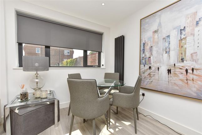 Bridge Street, Leatherhead, Surrey KT22, 1 bedroom flat for sale ...