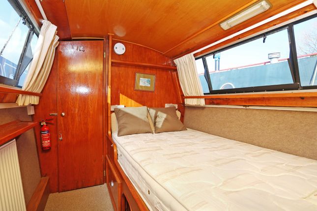 Packet Boat Marina, Packet Boat Lane, Uxbridge UB8, 2 bedroom houseboat ...