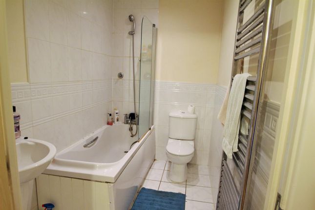 Quayside Drive, Colchester CO2, 2 bedroom flat to rent - 65194596 ...