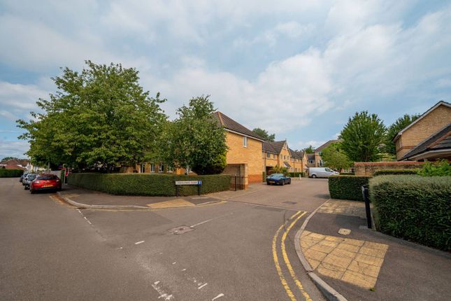 Woodlands Close, Guildford GU1, 2 bedroom flat for sale - 61890143 ...