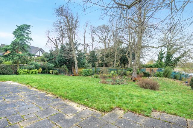 Shoal Creek, Collingtree Park, Northampton Northamptonshire NN4, 5 ...