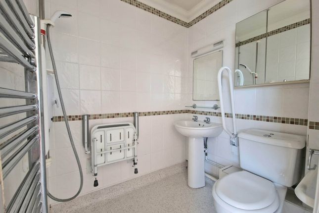Covey Hall Road, Snodland, Kent. ME6, 2 bedroom detached bungalow to ...