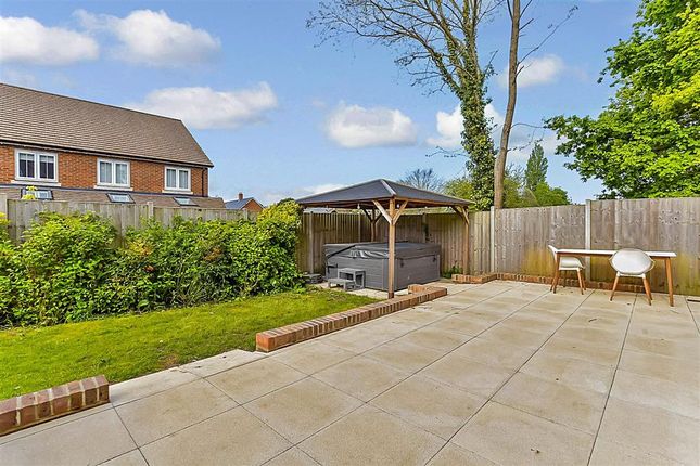 The Glebe, Yalding, Maidstone, Kent ME18, 3 bedroom detached house for ...