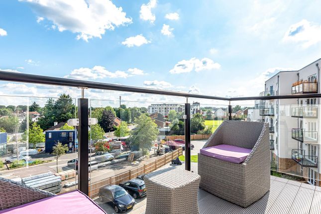 Hawker Drive, Addlestone KT15, 1 bedroom flat for sale - 61611900 ...