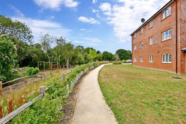 Farmstead Road, High Halstow, Rochester, Kent ME3, 2 bedroom flat for ...