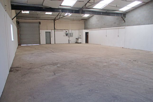 Unit 5 Knights Business Centre, Squires Farm Industrial Estate ...