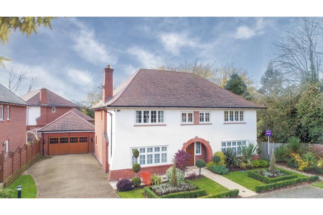 What's an example of upper-class, middle-class, and lower-class housing ...
