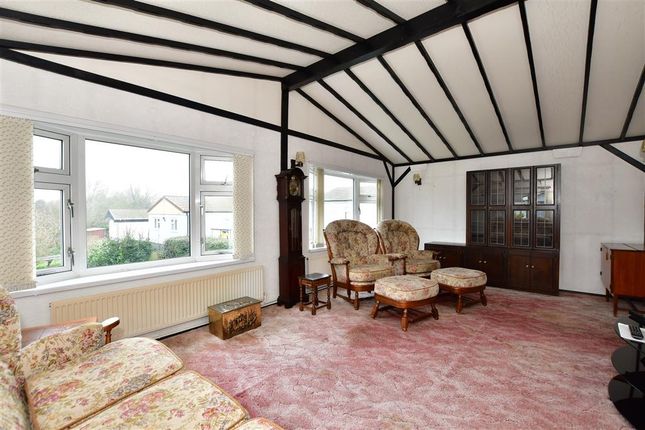 Lower Dunton Road, Dunton, Brentwood, Essex CM13, 2 bedroom mobile/park ...