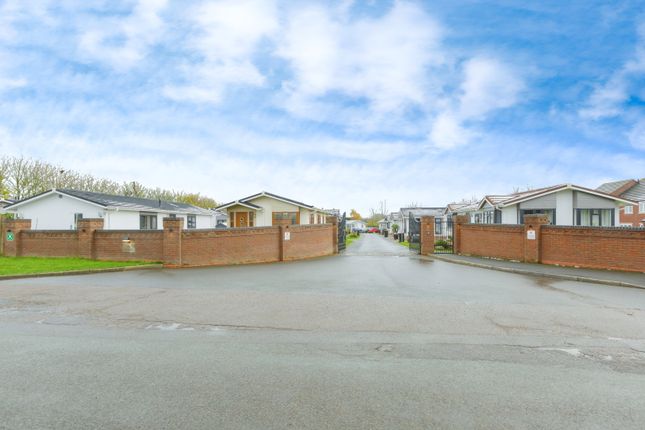 Moorbarns Lane, Lutterworth, Leicestershire LE17, 2 bedroom property ...