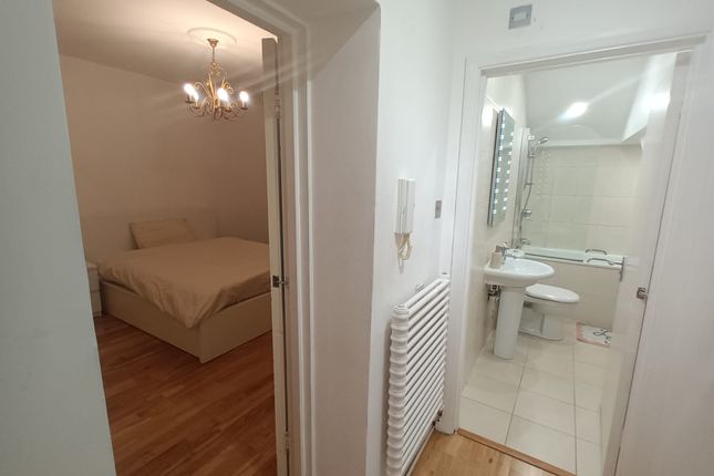 Colville Square, London W11, room to rent - 68540815 | PrimeLocation