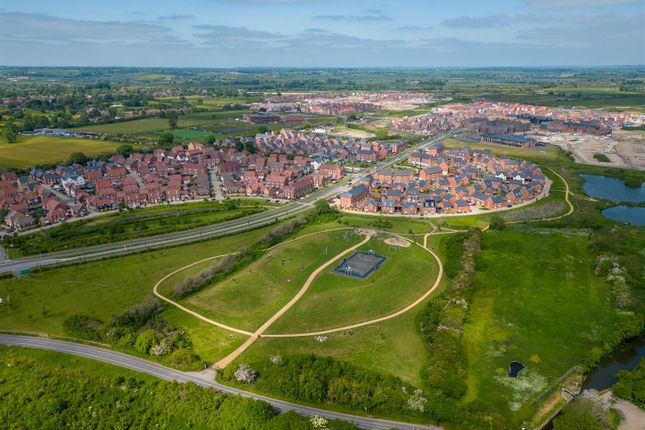 Foxtail Close, Kingsbrook, Aylesbury HP22, 2 bedroom flat for sale ...