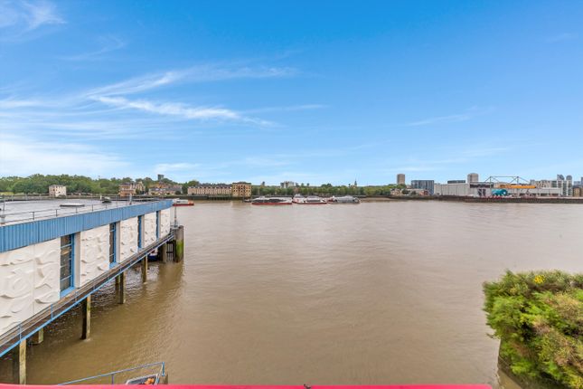 Execution Dock, 80 Wapping High Street, London E1W, 3 bedroom flat for ...
