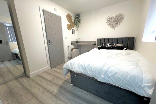 Lilac Grove, Wednesbury WS10, room to rent - 67384238 | PrimeLocation