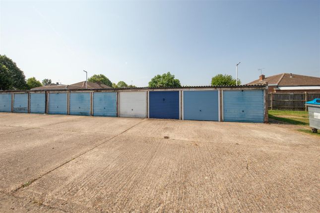 Duncombe Drive, Dunstable LU5, 2 bedroom flat for sale - 67974846 ...