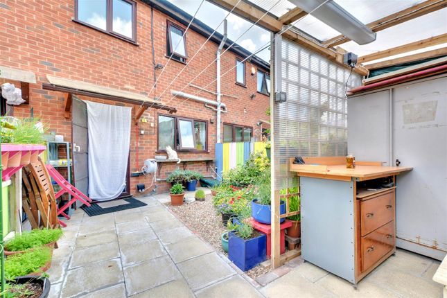 Alfreton Road, Nottingham NG7, 2 bedroom terraced house for sale ...