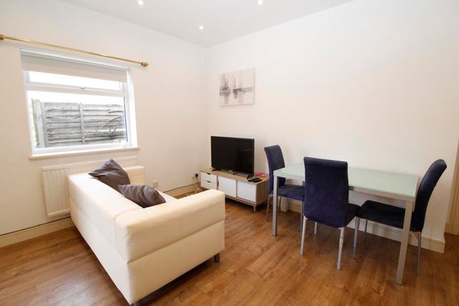 Moneyhill Parade, Rickmansworth WD3, 2 bedroom flat to rent - 61876466 ...
