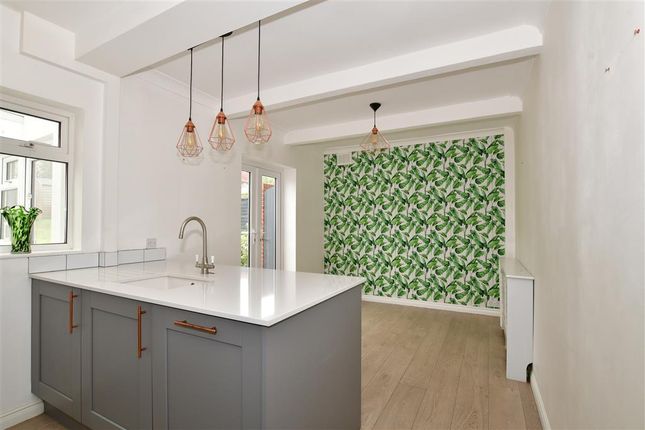 Mooring Road Rochester Kent Me1 3 Bedroom Semi Detached House For
