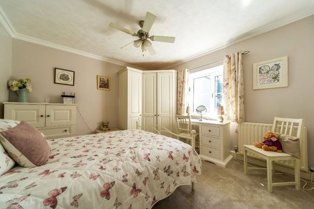 Upnor Road, Lower Upnor, Kent ME2, 4 bedroom semi-detached house for ...