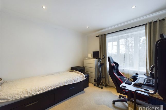 Ashdene Gardens, Reading, Berkshire RG30, 2 bedroom flat for sale ...