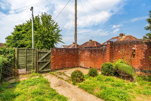 Wolf Lane, Windsor SL4, 2 bedroom bungalow for sale - 64917686 ...