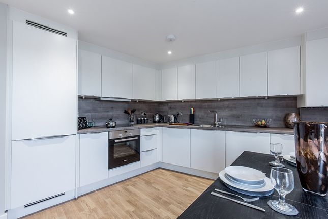 2 bed flat to rent in High Street, London E13 - Zoopla