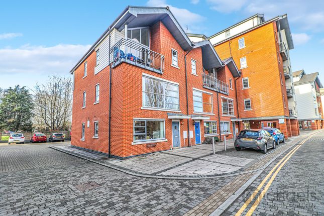 Rotary Way, Colchester CO3, 2 bedroom flat for sale - 63834844 ...