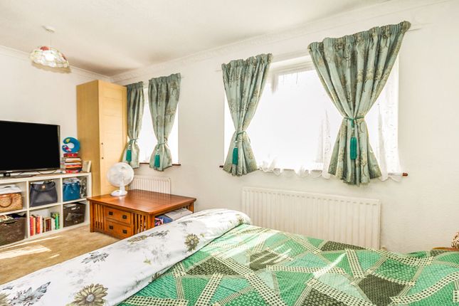 Windmill Court, Crawley RH10, 3 bedroom terraced house for sale ...